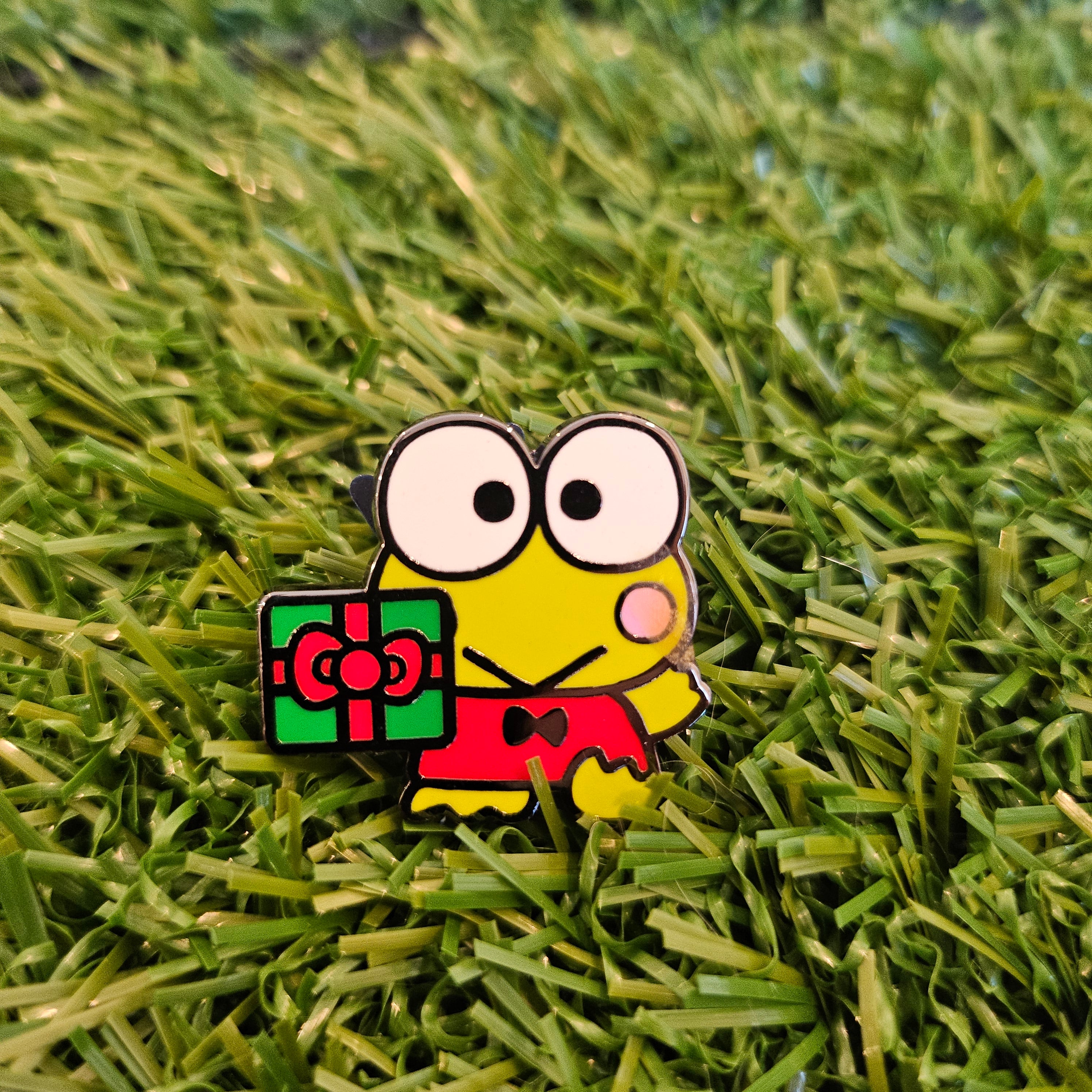 frog pin (present) – SugarStar Store
